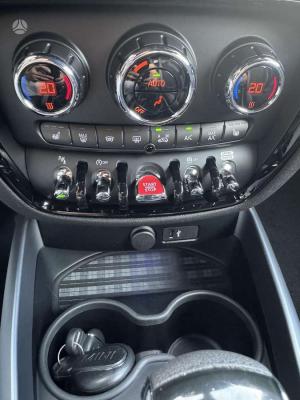 Black MINI Clubman 2021 in Kaunas, with an engine capacity of 2.00 L and mileage of 154 thousand km for 15900 €, photo 20 on AUTOMOTO.COM.LV