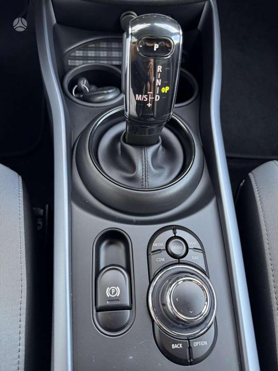 Black MINI Clubman 2021 in Kaunas, with an engine capacity of 2.00 L and mileage of 154 thousand km for 15900 €, photo 21 on AUTOMOTO.COM.LV