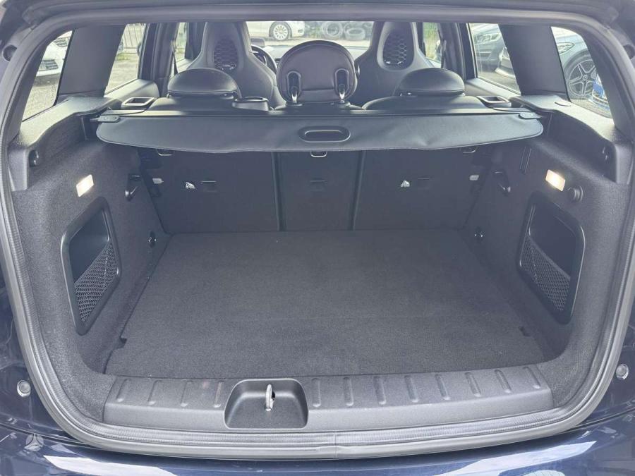 Black MINI Clubman 2021 in Kaunas, with an engine capacity of 2.00 L and mileage of 154 thousand km for 15900 €, photo 25 on AUTOMOTO.COM.LV