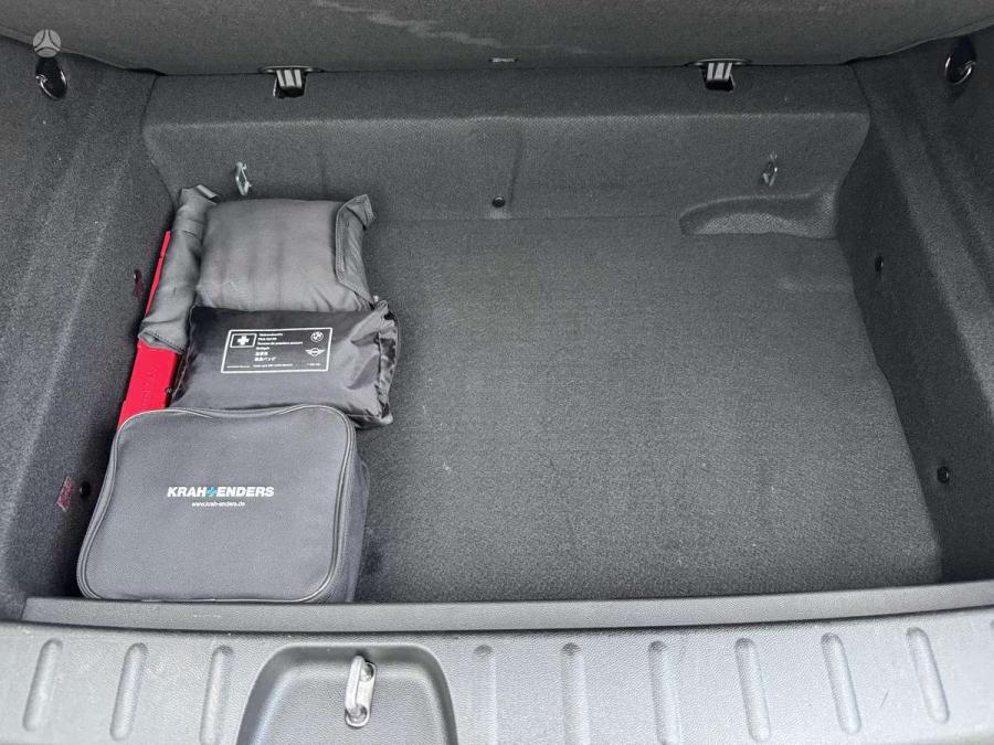 Black MINI Clubman 2021 in Kaunas, with an engine capacity of 2.00 L and mileage of 154 thousand km for 15900 €, photo 26 on AUTOMOTO.COM.LV