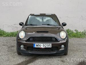 Brūns MINI Clubman 2008 Rīga, ar dzinēja tilpumu 1.60 L un nobraukumu 230 tūkst. km par 4290 €, foto 5 vietnē AUTOMOTO.COM.LV