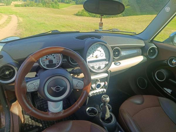 Brown MINI Clubman 2009 in Zarasai, with an engine capacity of 1.60 L and mileage of 207 thousand km for 2000 €, photo 7 on AUTOMOTO.COM.LV