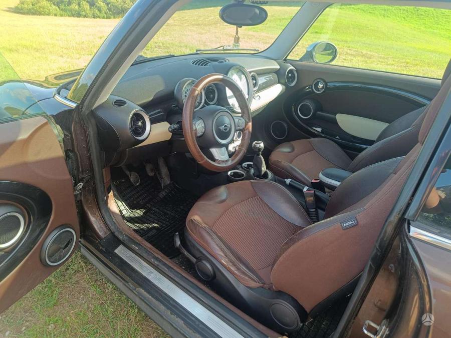 Brown MINI Clubman 2009 in Zarasai, with an engine capacity of 1.60 L and mileage of 207 thousand km for 2000 €, photo 9 on AUTOMOTO.COM.LV