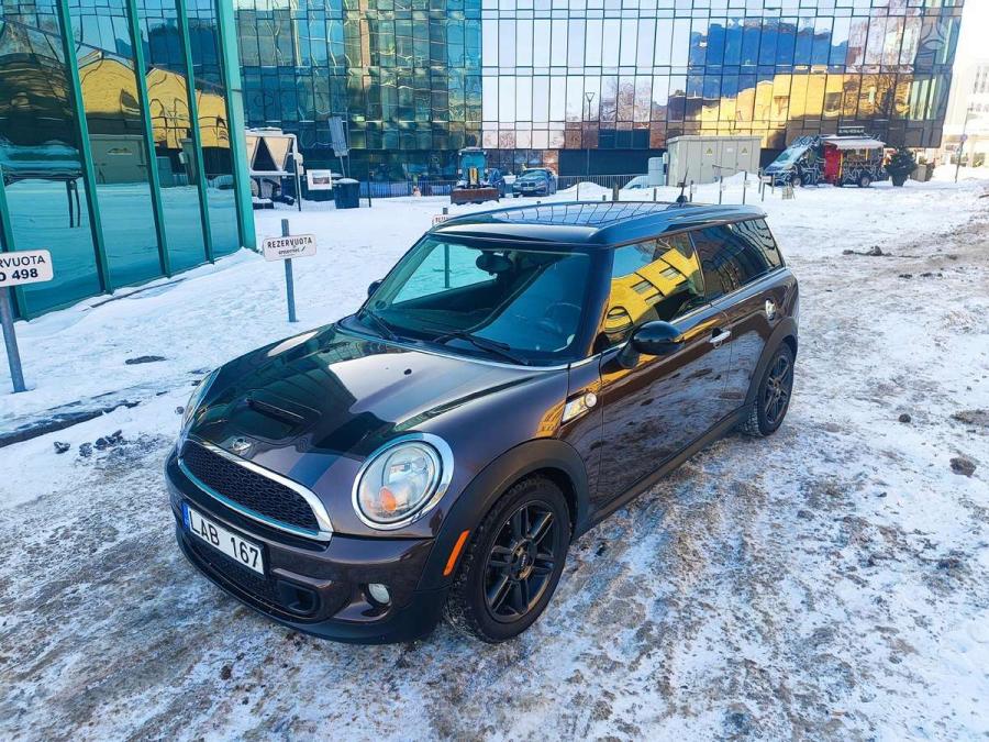 Brūns MINI Clubman 2011 Viļņa, ar dzinēja tilpumu 1.60 L un nobraukumu 240 tūkst. km par 3950 €, foto 1 vietnē AUTOMOTO.COM.LV