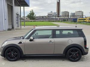 Brown MINI Clubman 2013 in Silute, with an engine capacity of 1.60 L and mileage of 195 thousand km for 3800 €, photo 4 on AUTOMOTO.COM.LV