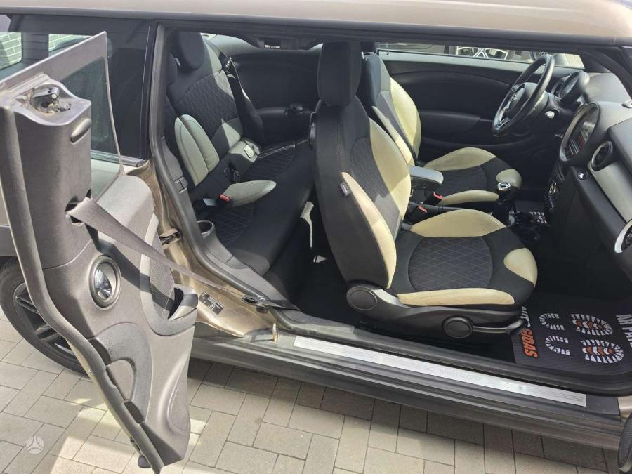 Brown MINI Clubman 2013 in Silute, with an engine capacity of 1.60 L and mileage of 195 thousand km for 3800 €, photo 23 on AUTOMOTO.COM.LV