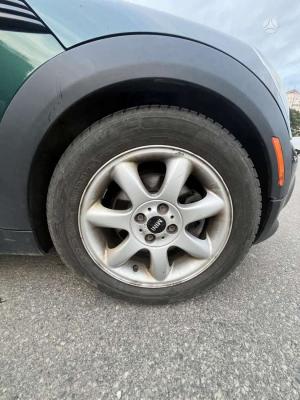 Zaļš MINI Clubman 2009 Viļņa, ar dzinēja tilpumu 1.60 L un nobraukumu 199 tūkst. km par 1400 €, foto 12 vietnē AUTOMOTO.COM.LV