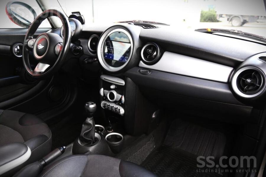 Zaļš MINI Clubman 2009 Rīga, ar dzinēja tilpumu 1.60 L un nobraukumu 246 tūkst. km par 3995 €, foto 11 vietnē AUTOMOTO.COM.LV