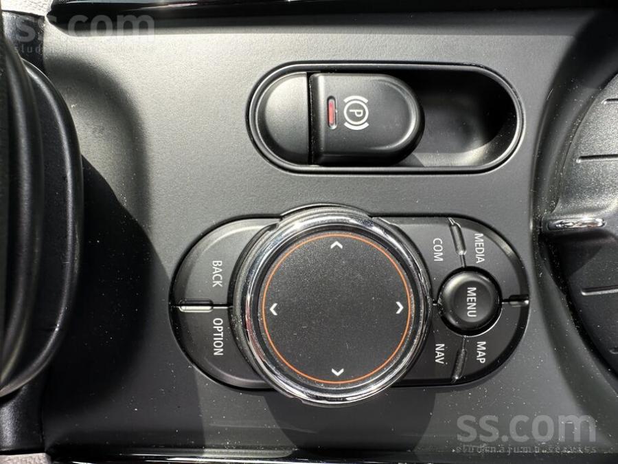 Zaļš MINI Clubman 2017 Rīga, ar dzinēja tilpumu 2.00 L un nobraukumu 106 tūkst. km par 14300 €, foto 20 vietnē AUTOMOTO.COM.LV