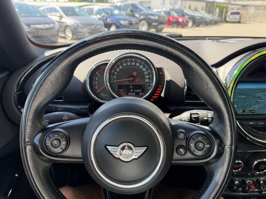Green MINI Clubman 2016 in Siauliai, with an engine capacity of 2.00 L and mileage of 266 thousand km for 3750 €, photo 12 on AUTOMOTO.COM.LV