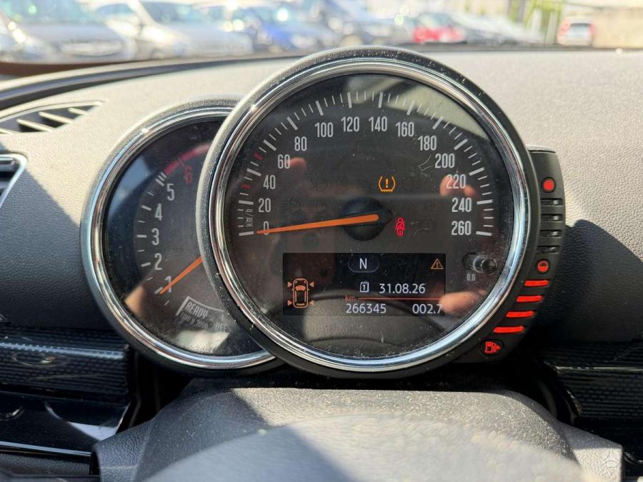 Green MINI Clubman 2016 in Siauliai, with an engine capacity of 2.00 L and mileage of 266 thousand km for 3750 €, photo 13 on AUTOMOTO.COM.LV