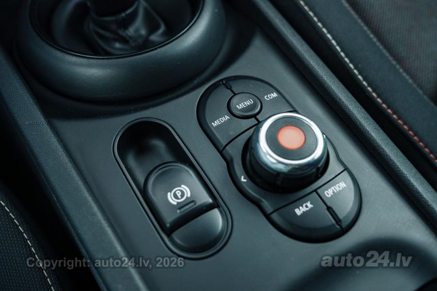 Zaļš MINI Clubman 2022 Tallina, ar dzinēja tilpumu 1.50 L un nobraukumu 133 tūkst. km par 18000 €, foto 19 vietnē AUTOMOTO.COM.LV