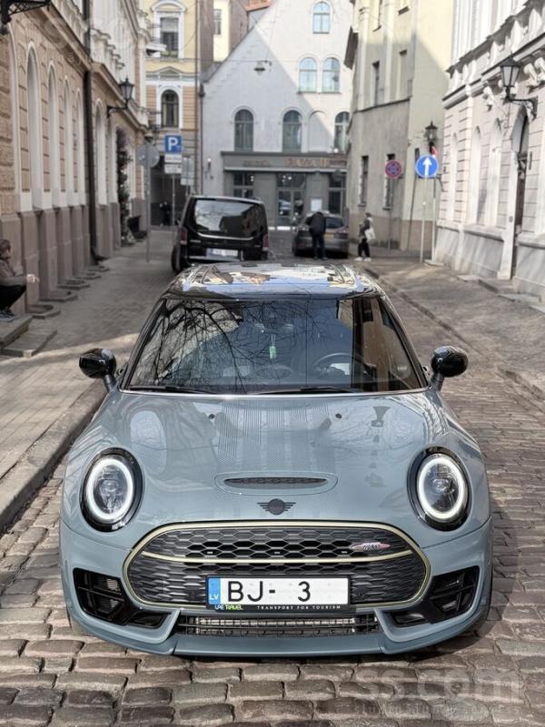 Green MINI Clubman 2022 in Riga, with an engine capacity of 2.00 L and mileage of 105 thousand km for 27900 €, photo 3 on AUTOMOTO.COM.LV