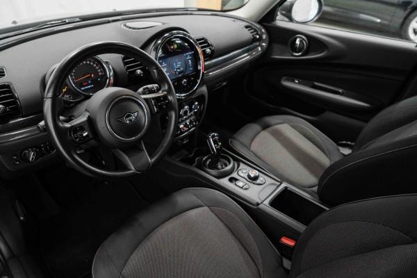 Green MINI Clubman 2022 in Tallinn, with an engine capacity of 1.50 L and mileage of 156 thousand km for 15900 €, photo 8 on AUTOMOTO.COM.LV
