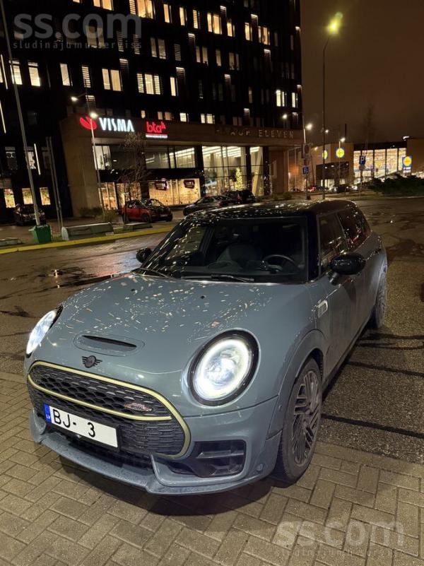 Green MINI Clubman 2023 in Riga, with an engine capacity of 2.00 L and mileage of 103 thousand km for 33900 €, photo 5 on AUTOMOTO.COM.LV