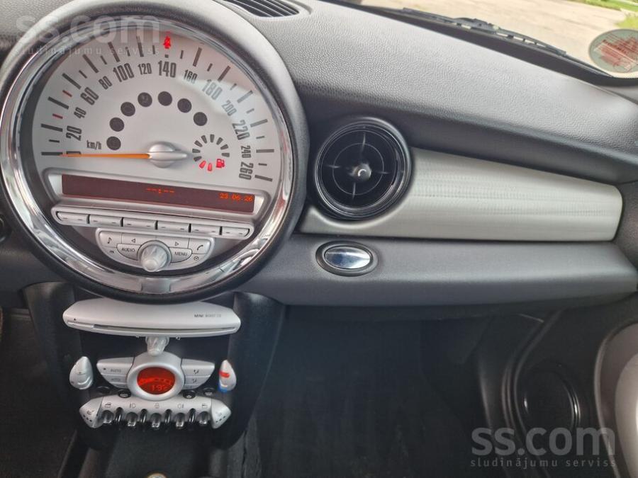Pelēks MINI Clubman 2010 Ogre, ar dzinēja tilpumu 1.60 L un nobraukumu 184 tūkst. km par 6490 €, foto 13 vietnē AUTOMOTO.COM.LV