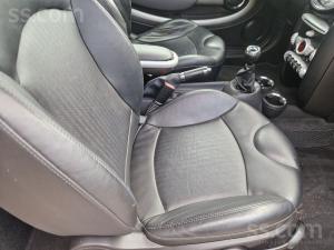 Pelēks MINI Clubman 2010 Ogre, ar dzinēja tilpumu 1.60 L un nobraukumu 184 tūkst. km par 6490 €, foto 17 vietnē AUTOMOTO.COM.LV