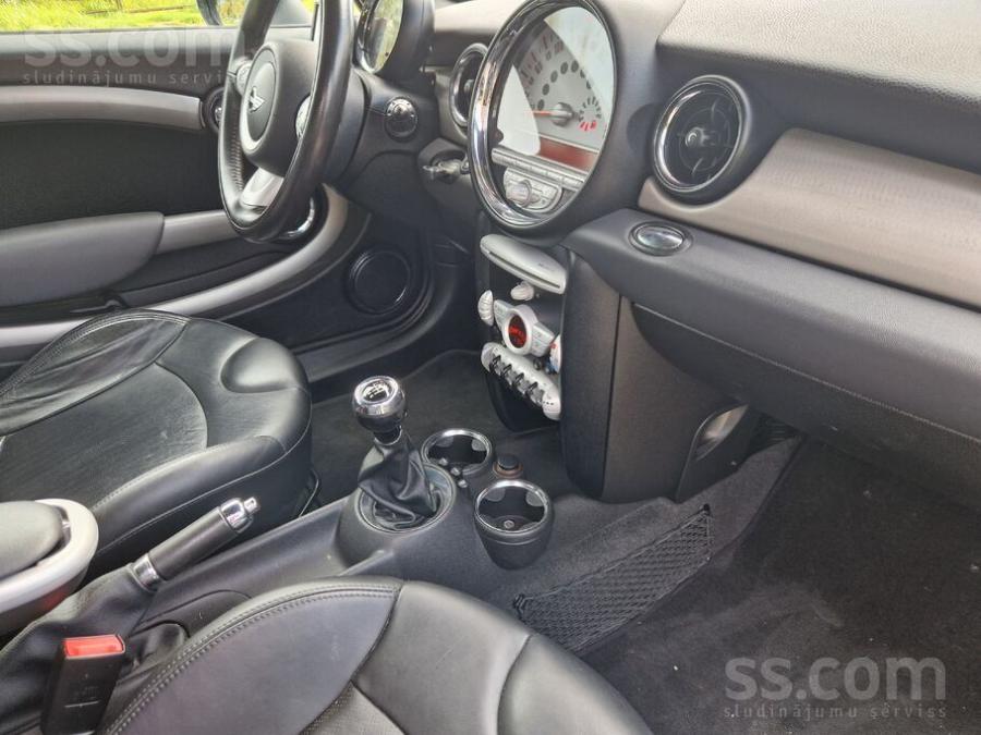 Pelēks MINI Clubman 2010 Ogre, ar dzinēja tilpumu 1.60 L un nobraukumu 184 tūkst. km par 6490 €, foto 18 vietnē AUTOMOTO.COM.LV