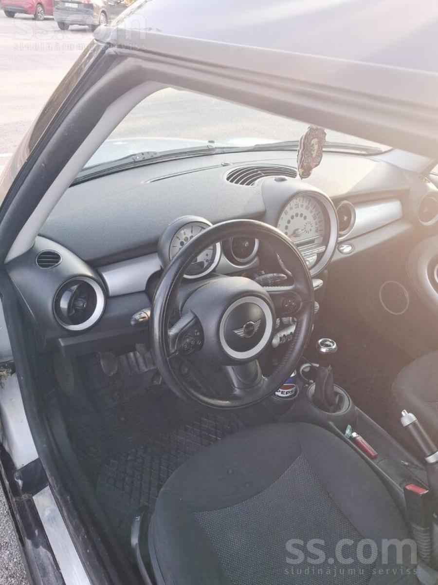 Grey MINI Clubman 2007 in Tukums, with an engine capacity of 1.60 L and mileage of 310 thousand km for 2400 €, photo 7 on AUTOMOTO.COM.LV