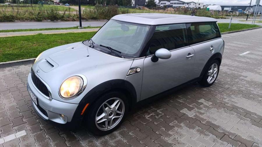 Pelēks MINI Clubman 2009 Viļņa, ar dzinēja tilpumu 1.60 L un nobraukumu 235 tūkst. km par 2400 €, foto 1 vietnē AUTOMOTO.COM.LV