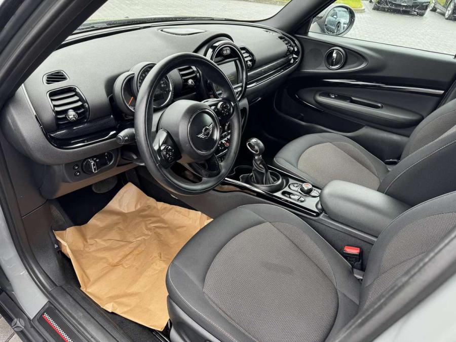 Grey MINI Clubman 2016 in Telschi, with an engine capacity of 2.00 L and mileage of 152 thousand km for 10700 €, photo 19 on AUTOMOTO.COM.LV