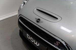 Grey MINI Clubman 2018 in Vilnius, with an engine capacity of 2.00 L and mileage of 76 thousand km for 14900 €, photo 11 on AUTOMOTO.COM.LV