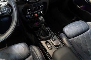 Grey MINI Clubman 2018 in Vilnius, with an engine capacity of 2.00 L and mileage of 76 thousand km for 14900 €, photo 26 on AUTOMOTO.COM.LV