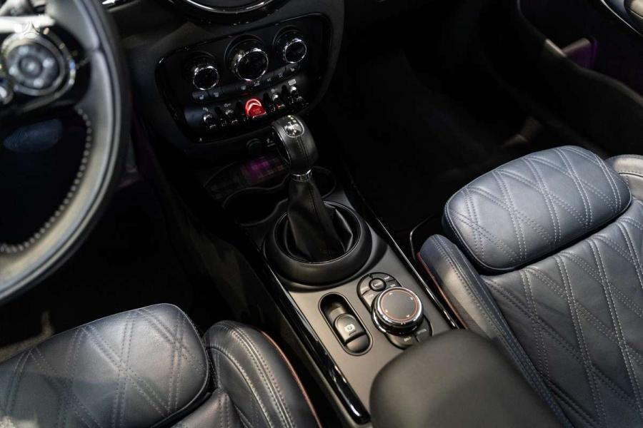 Grey MINI Clubman 2018 in Vilnius, with an engine capacity of 2.00 L and mileage of 76 thousand km for 14900 €, photo 26 on AUTOMOTO.COM.LV