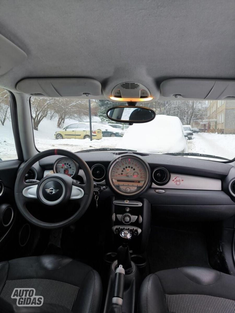Sarkans MINI Clubman 2008 Viļņa, ar dzinēja tilpumu 1.60 L un nobraukumu 202 tūkst. km par 2500 €, foto 6 vietnē AUTOMOTO.COM.LV