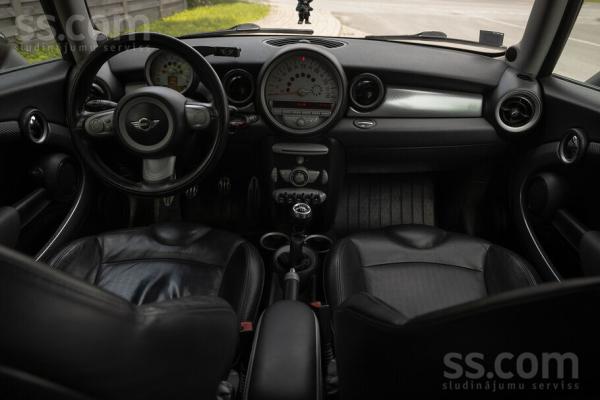 Red MINI Clubman 2008 in Jelgava, with an engine capacity of 1.60 L and mileage of 228 thousand km for 5300 €, photo 8 on AUTOMOTO.COM.LV