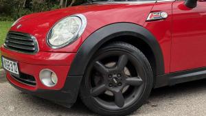 Sarkans MINI Clubman 2010 Viļņa, ar dzinēja tilpumu 1.60 L un nobraukumu 200 tūkst. km par 3950 €, foto 12 vietnē AUTOMOTO.COM.LV