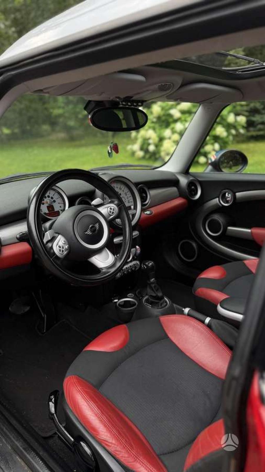 Sarkans MINI Clubman 2010 Viļņa, ar dzinēja tilpumu 1.60 L un nobraukumu 200 tūkst. km par 3950 €, foto 16 vietnē AUTOMOTO.COM.LV