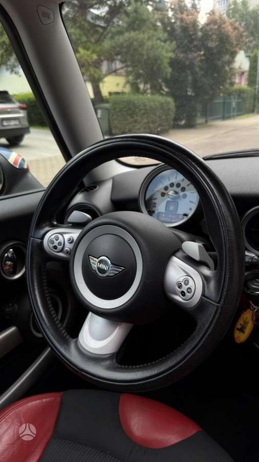 Sarkans MINI Clubman 2010 Viļņa, ar dzinēja tilpumu 1.60 L un nobraukumu 200 tūkst. km par 3950 €, foto 24 vietnē AUTOMOTO.COM.LV