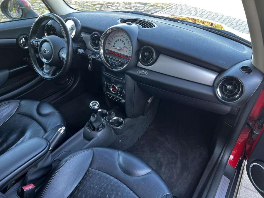Sarkans MINI Clubman 2011 Ukmergė, ar dzinēja tilpumu 1.60 L un nobraukumu 228 tūkst. km par 3250 €, foto 17 vietnē AUTOMOTO.COM.LV