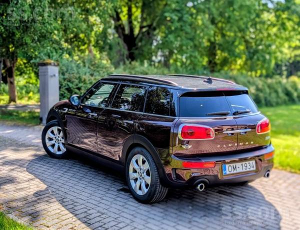 Red MINI Clubman 2017 in Riga, with an engine capacity of 2.00 L and mileage of 191 thousand km for 11200 €, photo 6 on AUTOMOTO.COM.LV