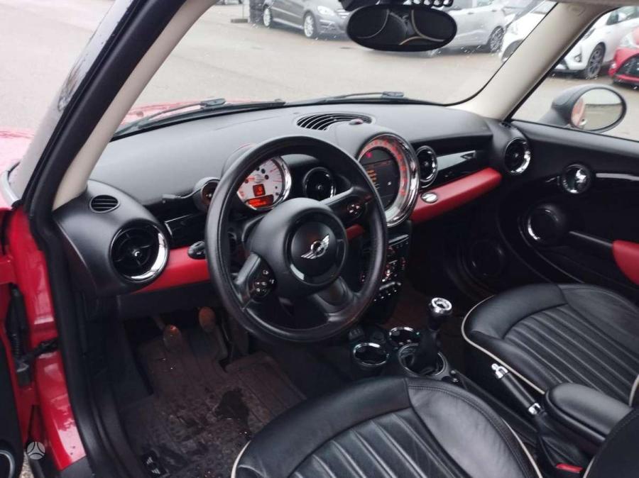 Sarkans MINI Clubman 2013 Marijampole, ar dzinēja tilpumu 1.60 L un nobraukumu 200 tūkst. km par 4900 €, foto 12 vietnē AUTOMOTO.COM.LV