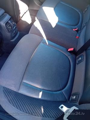 Red MINI Clubman 2016 in Tallinn, with an engine capacity of 1.50 L and mileage of 135 thousand km for 12900 €, photo 12 on AUTOMOTO.COM.LV