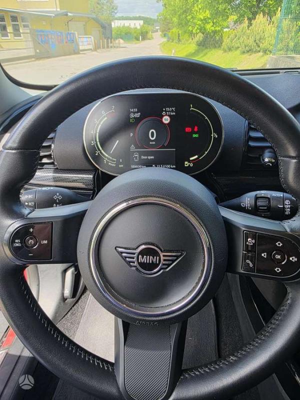 Red MINI Clubman 2023 in Vilnius, with an engine capacity of 1.50 L and mileage of 189 thousand km for 15800 €, photo 9 on AUTOMOTO.COM.LV