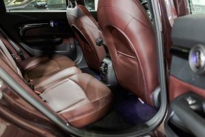 Violet MINI Clubman 2018 in Vilnius, with an engine capacity of 1.50 L and mileage of 89 thousand km for 11881 €, photo 13 on AUTOMOTO.COM.LV