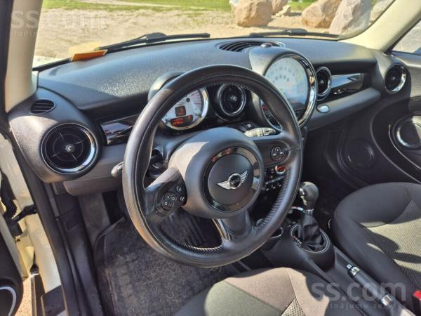 Balts MINI Clubman 2012 Rīga, ar dzinēja tilpumu 2.00 L un nobraukumu 177 tūkst. km par 6750 €, foto 5 vietnē AUTOMOTO.COM.LV