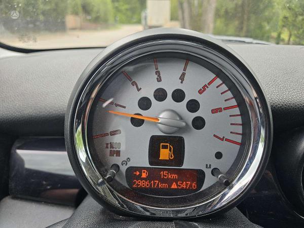 White MINI Clubman 2008 in Prienai, with an engine capacity of 1.60 L and mileage of 289 thousand km for 2250 €, photo 7 on AUTOMOTO.COM.LV