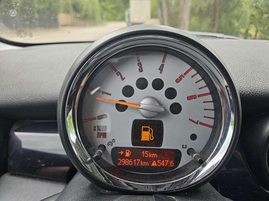 White MINI Clubman 2008 in Prienai, with an engine capacity of 1.60 L and mileage of 289 thousand km for 2250 €, photo 8 on AUTOMOTO.COM.LV