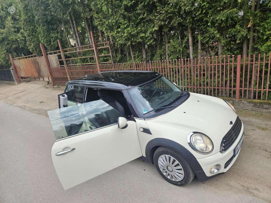 White MINI Clubman 2008 in Prienai, with an engine capacity of 1.60 L and mileage of 289 thousand km for 2250 €, photo 13 on AUTOMOTO.COM.LV