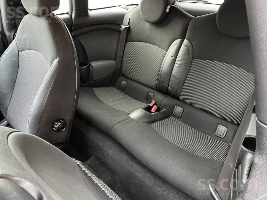 Balts MINI Clubman 2008 Rīga, ar dzinēja tilpumu 1.60 L un nobraukumu 263 tūkst. km par 3490 €, foto 24 vietnē AUTOMOTO.COM.LV