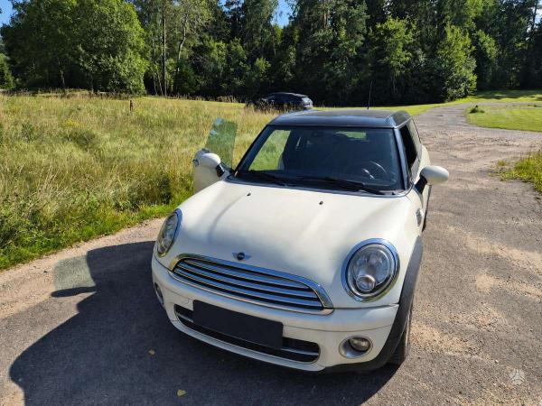 White MINI Clubman 2008 in Vilnius, with an engine capacity of 1.60 L and mileage of 281 thousand km for 2500 €, photo 1 on AUTOMOTO.COM.LV