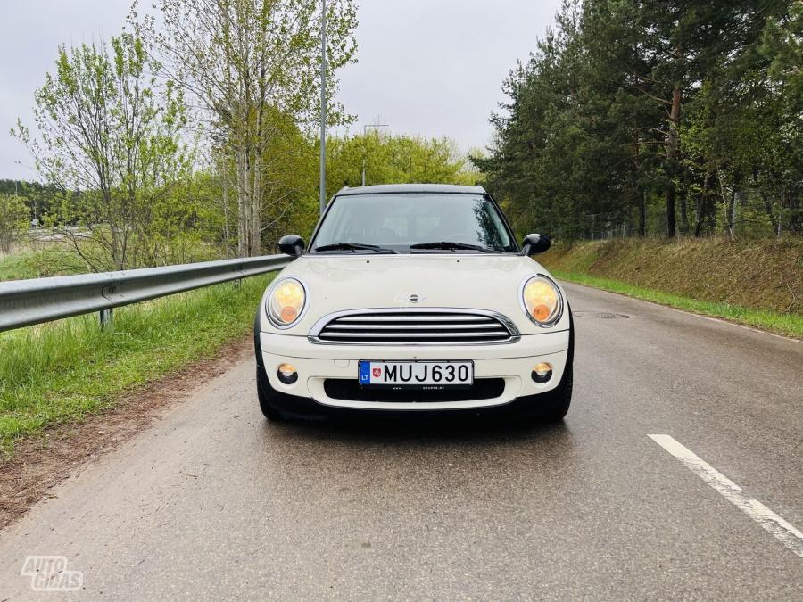 White MINI Clubman 2009 in Vilnius, with an engine capacity of 1.50 L and mileage of 110 thousand km for 3099 €, photo 1 on AUTOMOTO.COM.LV