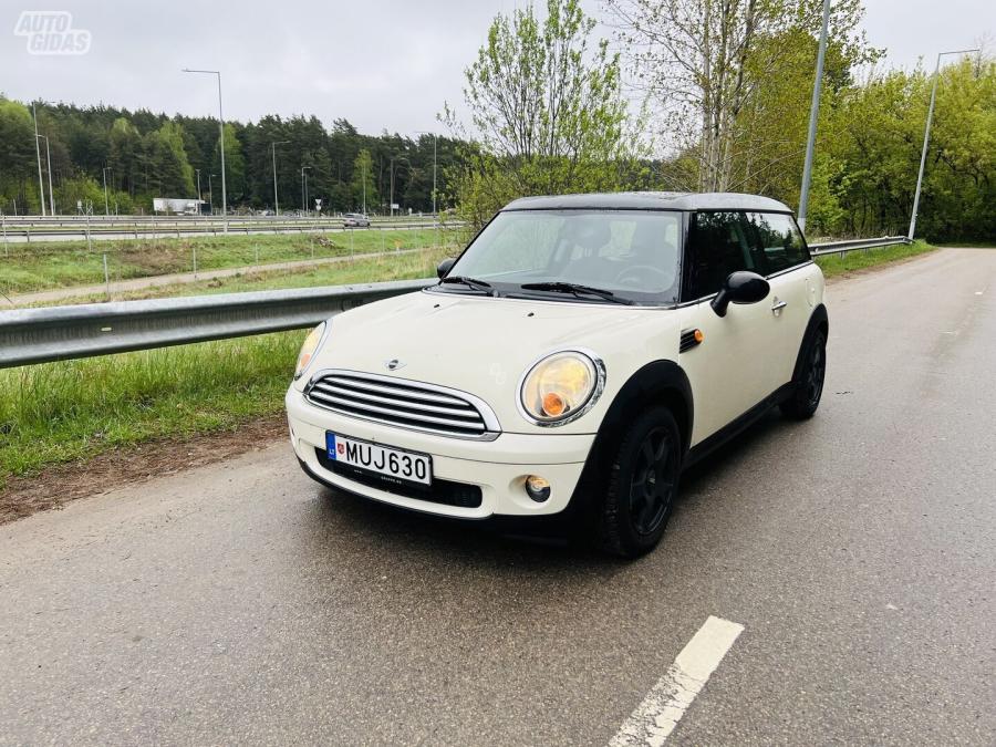 White MINI Clubman 2009 in Vilnius, with an engine capacity of 1.50 L and mileage of 110 thousand km for 3099 €, photo 3 on AUTOMOTO.COM.LV
