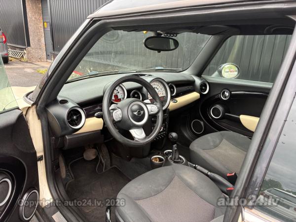 White MINI Clubman 2011 in Tallinn, with an engine capacity of 1.60 L and mileage of 225 thousand km for 4499 €, photo 6 on AUTOMOTO.COM.LV