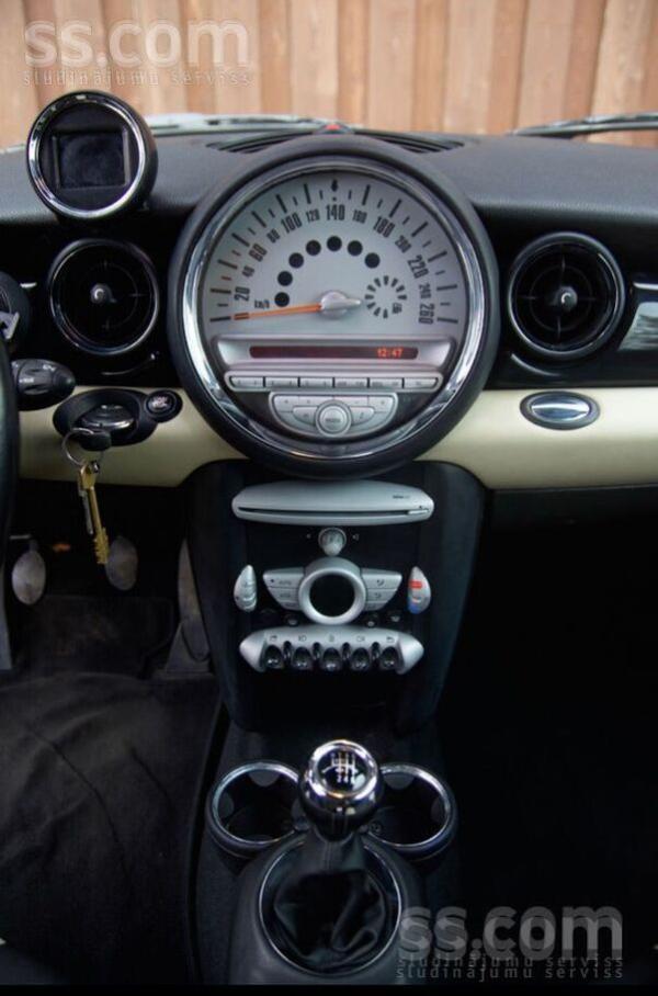 White MINI Clubman 2011 in Riga, with an engine capacity of 1.60 L and mileage of 220 thousand km for 4500 €, photo 9 on AUTOMOTO.COM.LV