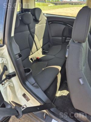 White MINI Clubman 2012 in Daugavpils, with an engine capacity of 2.00 L and mileage of 174 thousand km for 6750 €, photo 8 on AUTOMOTO.COM.LV